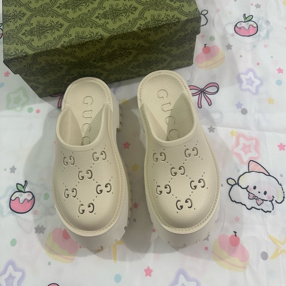 Gucci | Shoes | Gucci Onepiece Platform Crocs | Poshmark
